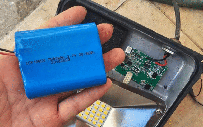 How to Replace Solar Light Batteries - Sigostreetlight